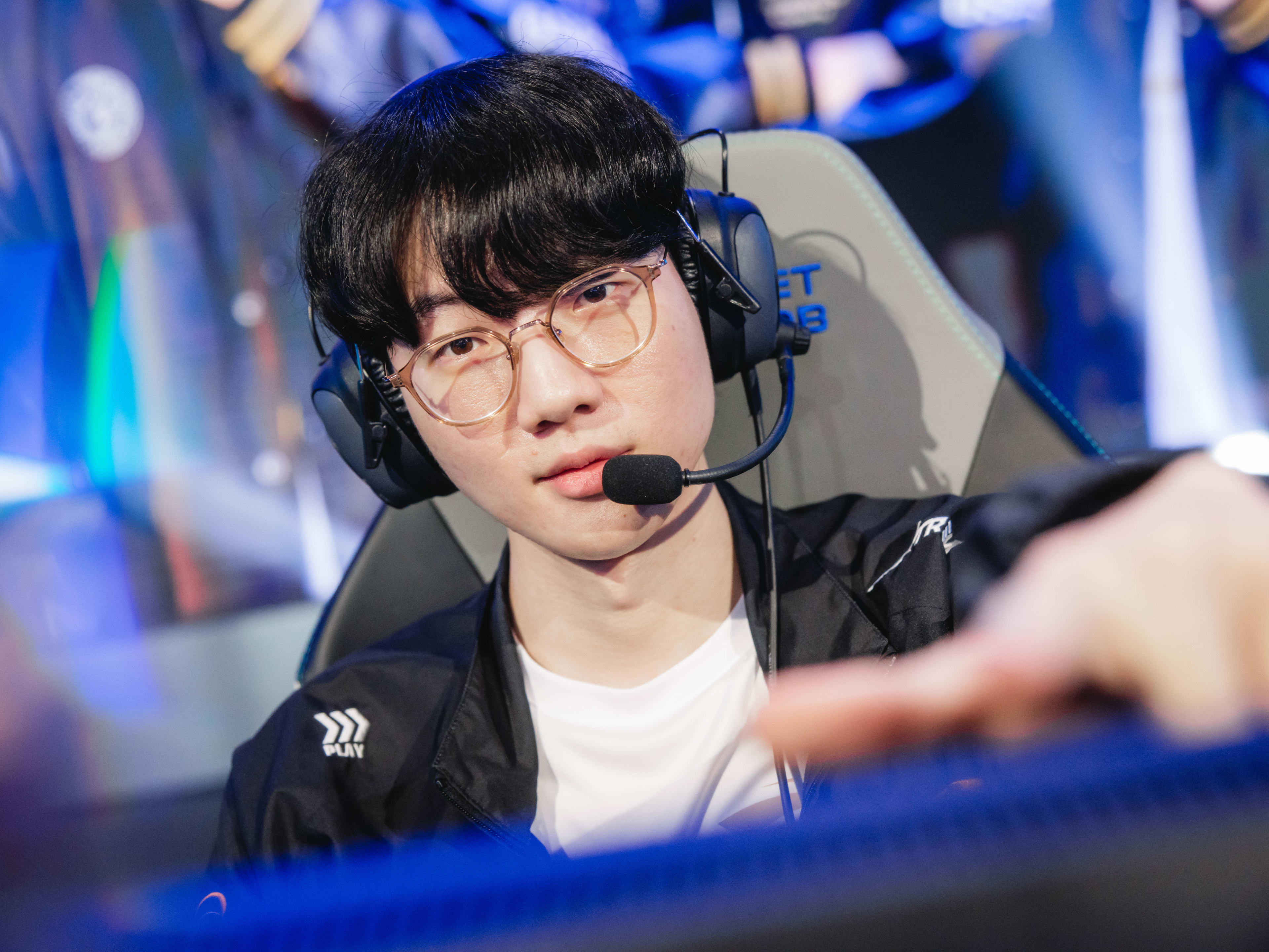 Zeka Re-Signs with Hanwha Life Esports for League of Legends 2026 ...